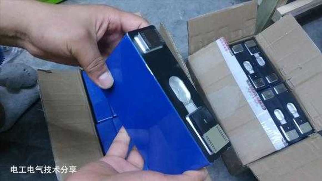 刚买的宁德时代锂电池,看看电压是否一致?