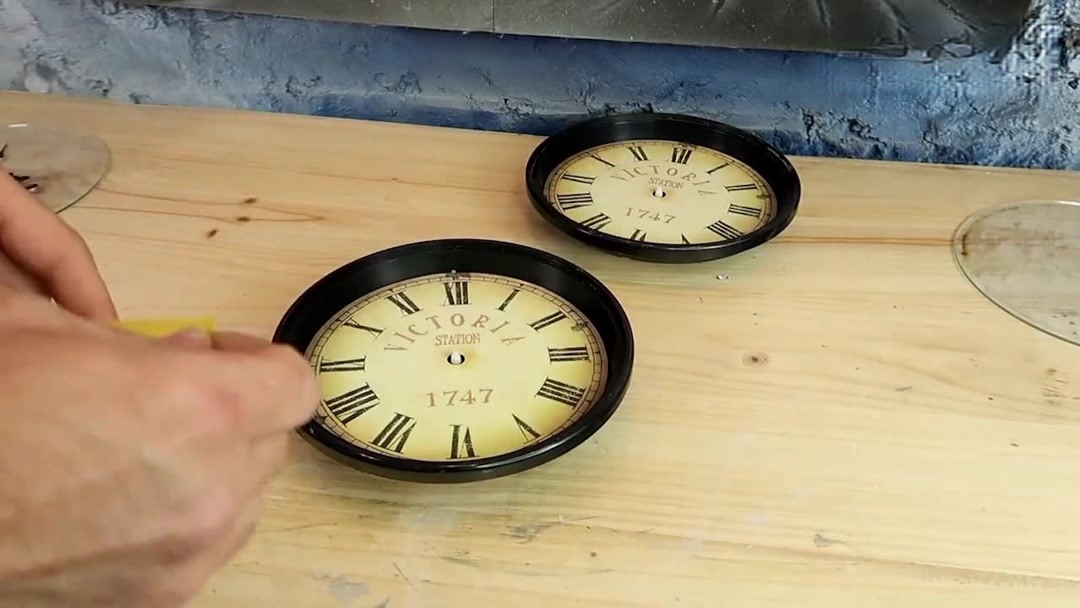 一个生锈的时钟,男子分分钟修复翻新,成品让人眼前一亮