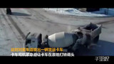 道路监拍:路口两辆“巨兽”碰撞事故全过程