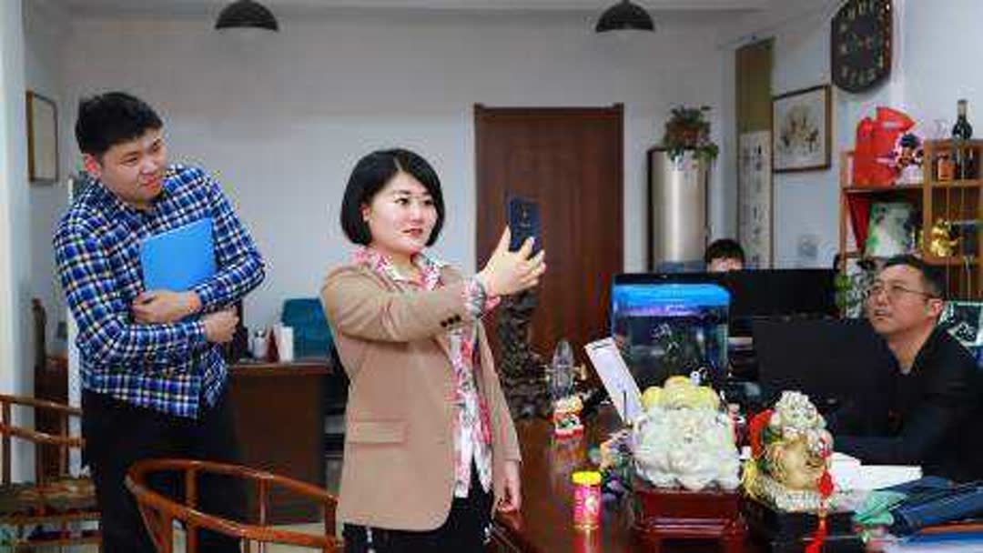 搞笑剧:48岁大叔应聘办公室主任,没想被女老板一眼看中,有才