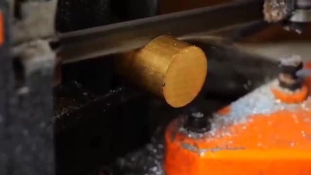 一颗65000美金的钻石能变成怎样的戒指?老外手工制作