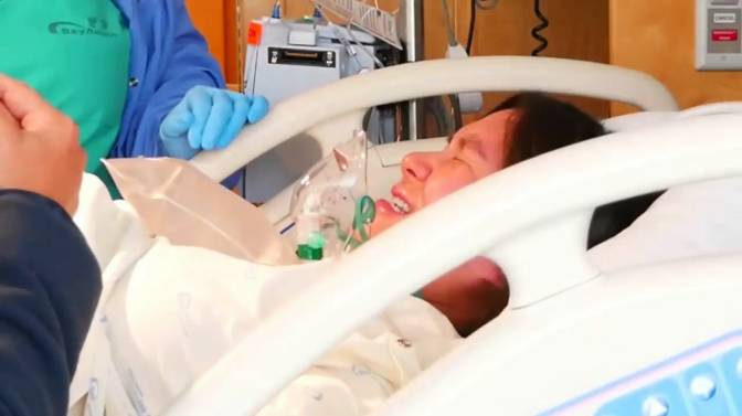 美国医院实拍孕妇分娩全过程,经过6轮艰苦的努力宝宝终于出生!
