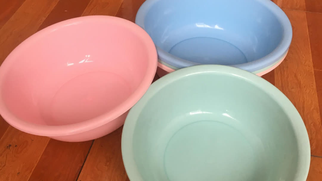 塑料盆只用清水洗你知道有多脏吗?保姆教我一招,再脏也能洗干净