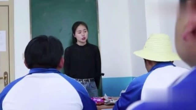 学生表演才艺,个个都跟辣条有关,真有趣