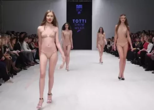 大码模特,既有丰腴美也不失骨感美 好美丽