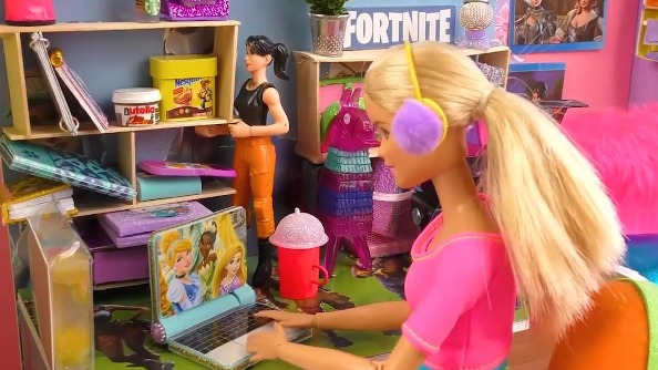 国外小姐姐只要8分钟,带你做芭比用品,少女心爆表