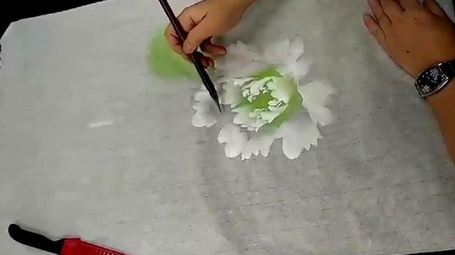 国画大师画写意牡丹,笔法清晰立体感强,很值得收藏!