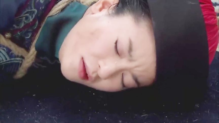 新还珠格格:皇后拼命虐待小燕子,皇帝怒发冲冠,看皇后有多惨