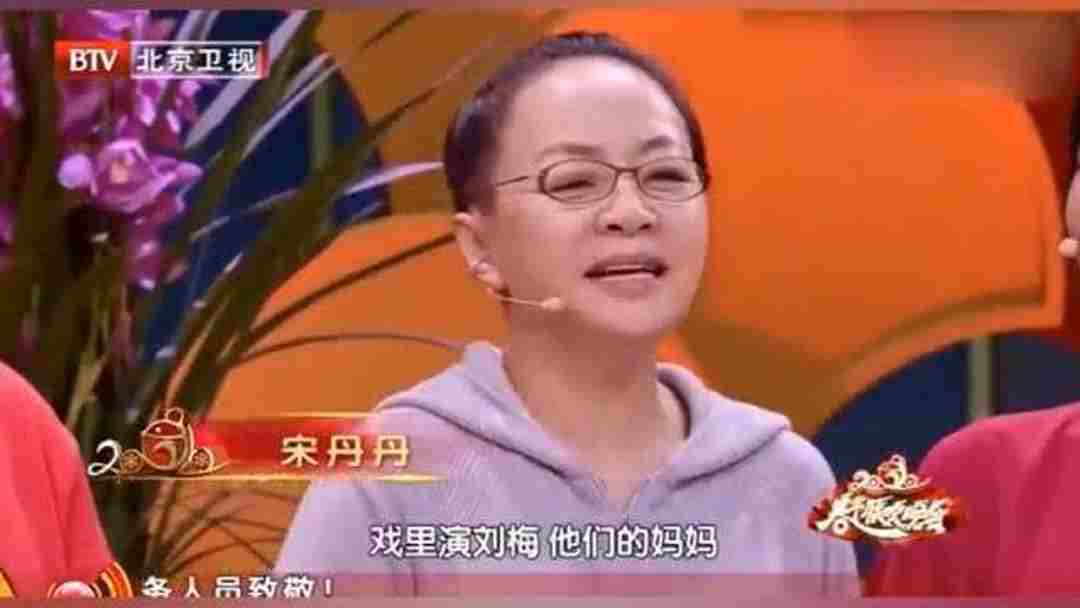 北京春晚语言类节目,家有儿女原班人马同台出现,第一次重聚春晚