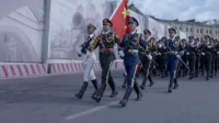 中国三军仪仗队训练被曝,旗手的训练方式,一般人根本坚持不下来