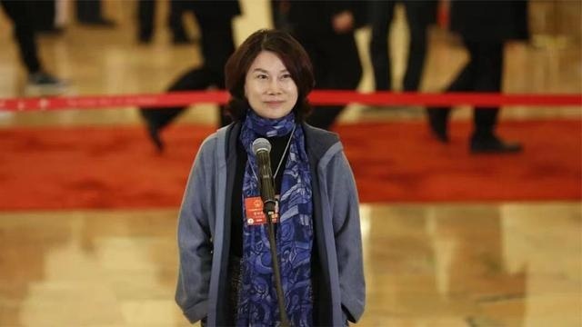 全国人大代表董明珠再度建议:提高个税起征点至10000元