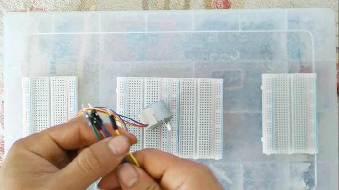 四个发光二极管就可以验证步进电机的好坏