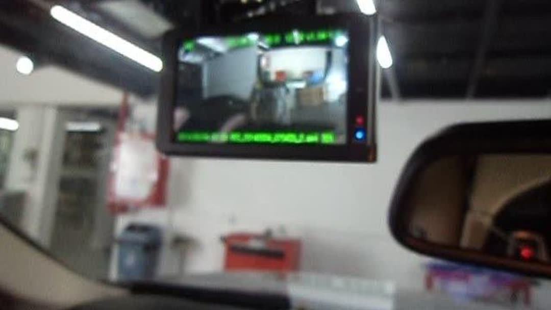 安装行车记录仪的调整过程