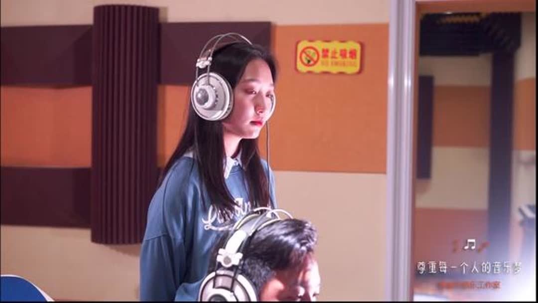 你努力唱《太阳》的模样,让调音师拼了命也要实现你歌星的梦想