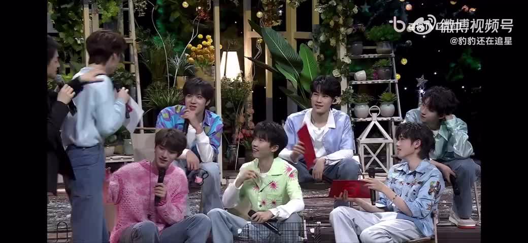 哈哈点击就看严浩翔撒娇“丁程鑫哥哥,马嘉祺哥哥,宋亚轩哥哥,刘耀文...