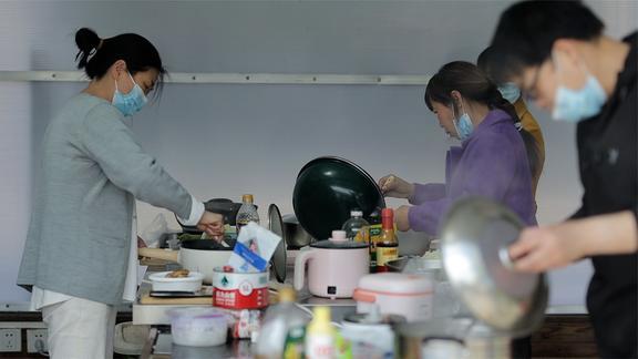 "这是我在北京的第二个家" 医院一角的抗癌爱心厨房暖胃又暖心