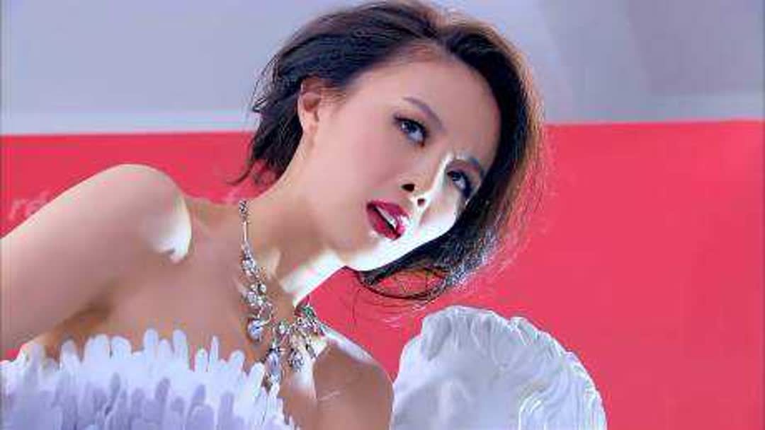 屋檐:女模特拍摄时肚子疼,回想起和丈夫没做安全措施,秒懂怀孕