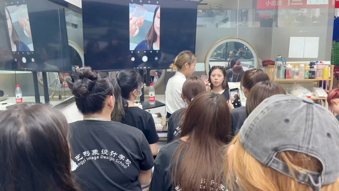 昆明恒艺化妆培训学校 森系新娘妆造型教学实拍