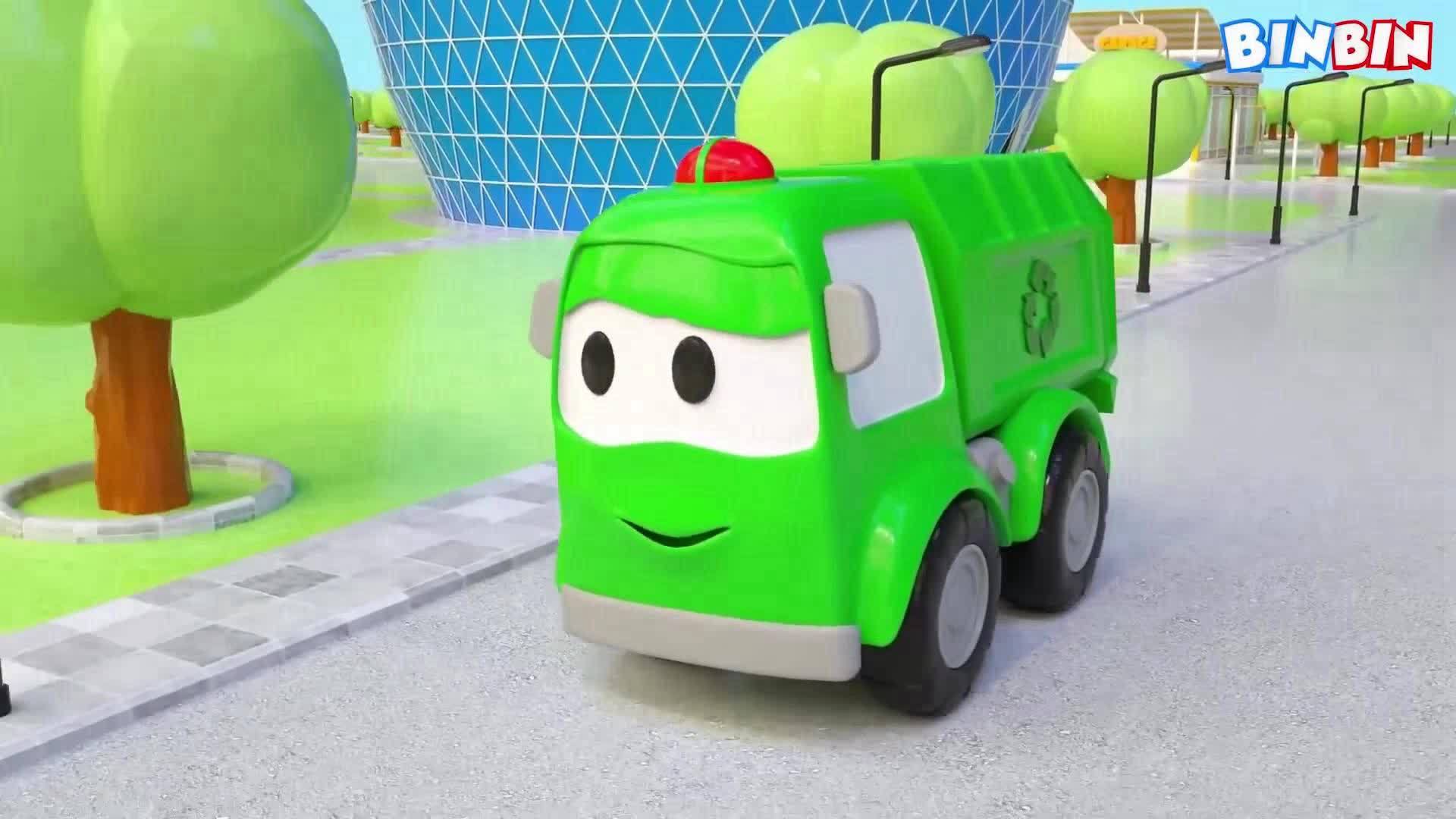 运输垃圾车和油拌车行驶路上相撞,警车交警车道路救援动画