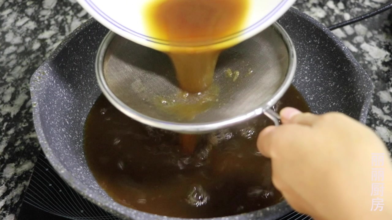 秋梨膏不用买了,手把手教你做,几个梨锅里一煮,止咳润肺滋味好