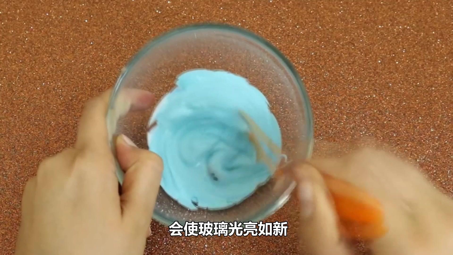 擦玻璃有窍门,教你3招,轻松擦干净
