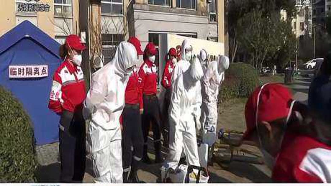 保障学生安全开学 消杀志愿者在行动丨无锡