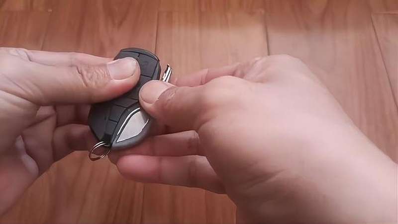电动车钥匙上这两个按键有啥用?想必很多人都不知道,来揭秘!