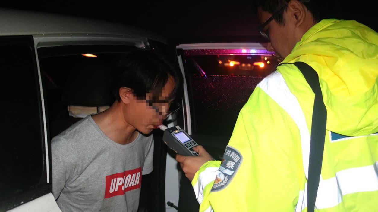 酒后在车上睡觉,算不算酒驾?交警最后再说一次,被罚了别喊冤