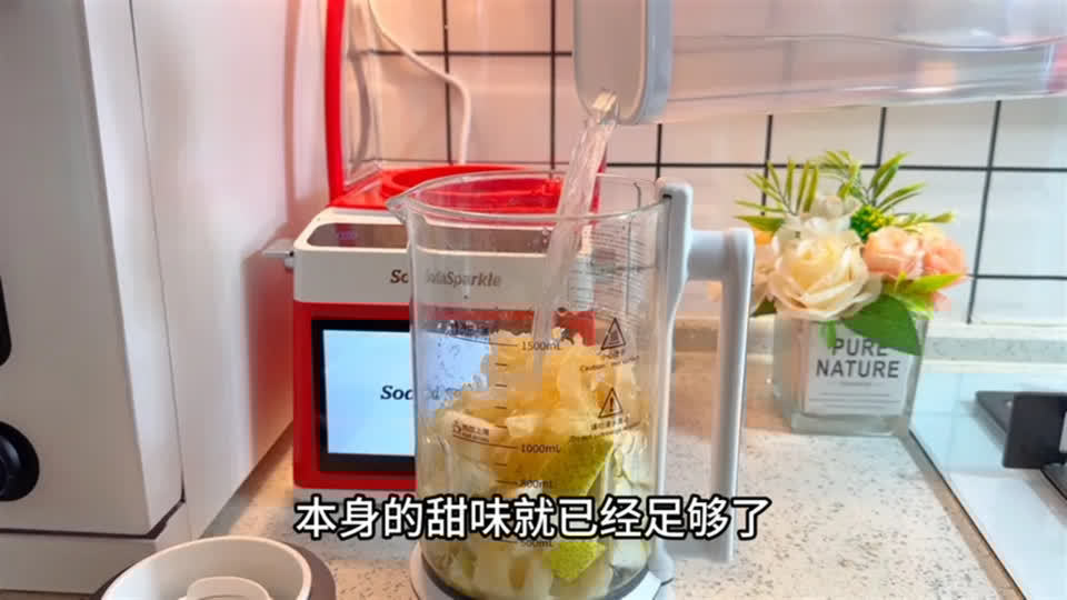 秋天天气干燥多不适,别忘了给家人煮一锅梨汤