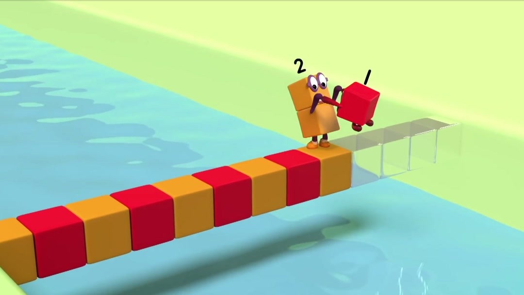 数字积木 趣味动画:二哥牵小1过“独木桥” 好哥哥都是别人家的