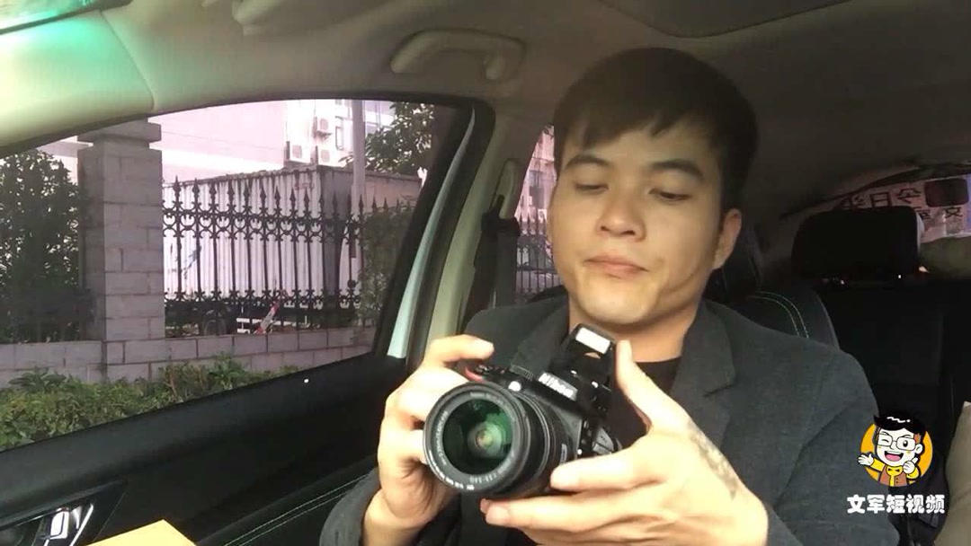 小伙做自媒体,为了提高视频清晰度,竟然花1720买二手单反?