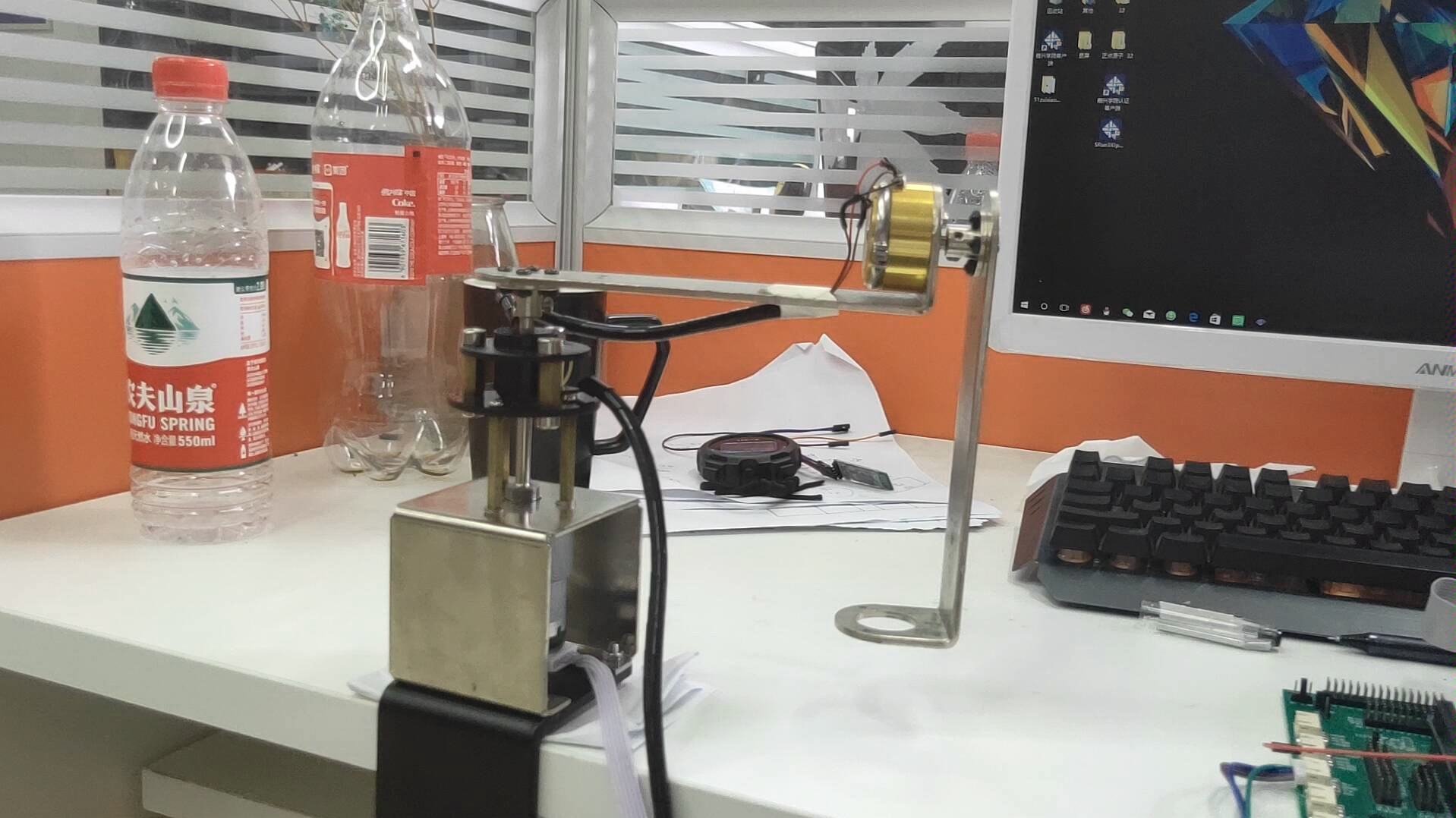 一个PID参数没调好的弟弟倒立摆.