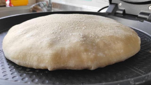 食谱:大厨教你做家常烙饼,柔软劲道,想烙几层有几层,做法特别简单