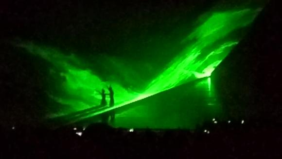 如今的舞台灯光效果真的是越来越震撼了