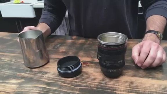 自带搅拌功能的相机咖啡杯