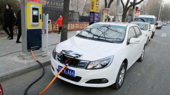 电动车比燃油车安全?看完这些真实的案例你就知道了