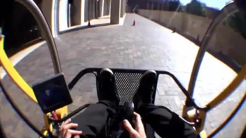 奇特造型两轮平衡车,开这车很刺激像玩过山车