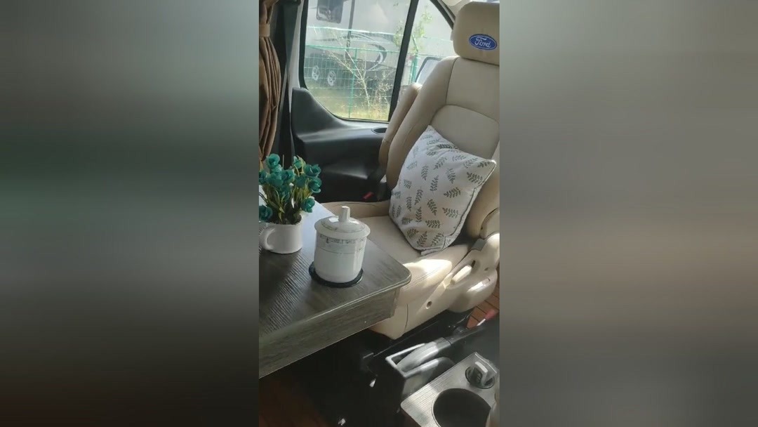 福特新全顺小额头房车,自动挡c照蓝牌,独立卫生间及户外厨房!