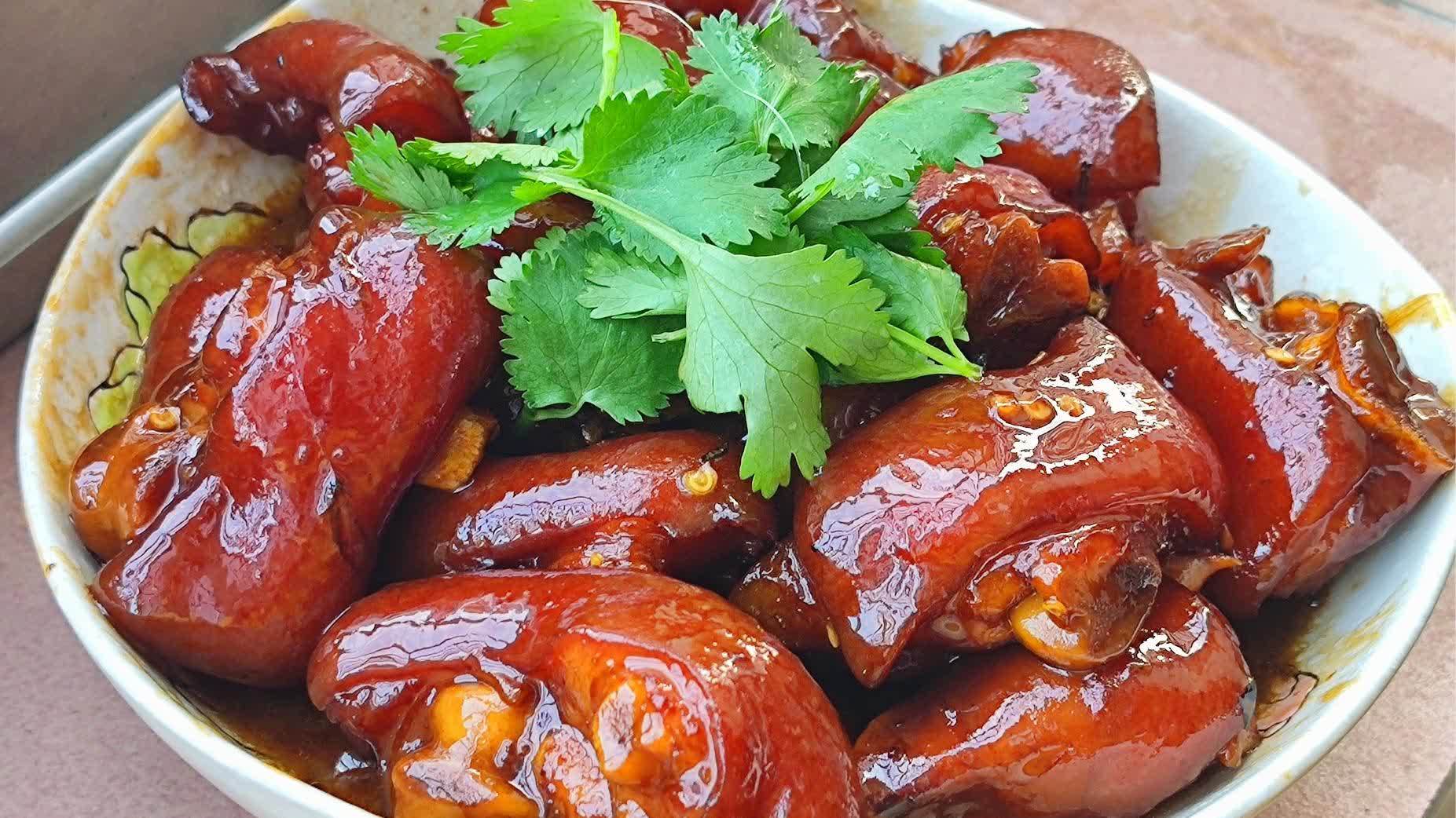 这才是猪脚最好吃的做法,色香味俱全,一次做两只不够吃