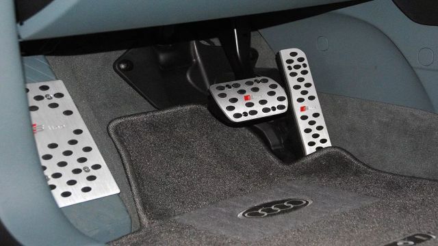 开自动挡车每次加速就直接踩油门?老司机:这个习惯要改!