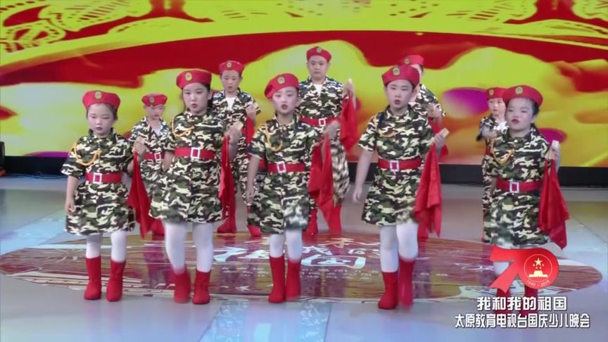 礼仪是与人相处的基本,一起通过小朋友的表演看看《礼仪小先锋》