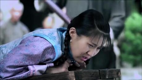打屁股!丫鬟犯错连累少奶奶也被杖责,两个人一起被执行家法