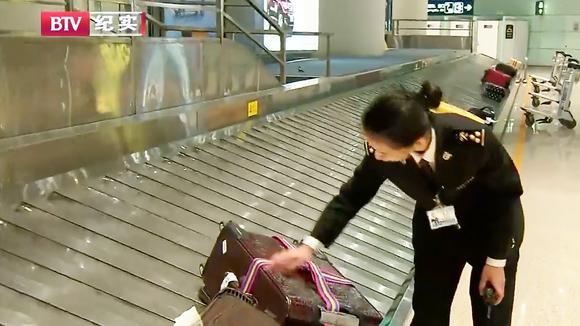 缉毒行动:6:行李去向复杂,海关人员紧急部署,查找可疑行李