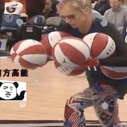 外国女子打篮球同时运了六个篮球,这是真厉害