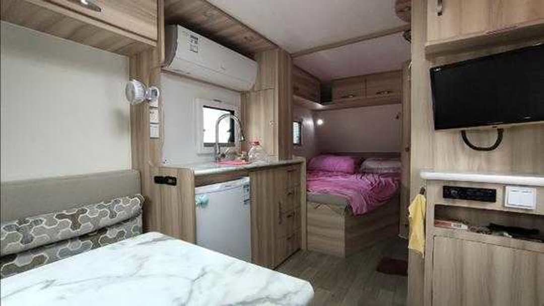 拖挂房车小型精品,你会喜欢吗 ?车虽小,配置还这么全 ?