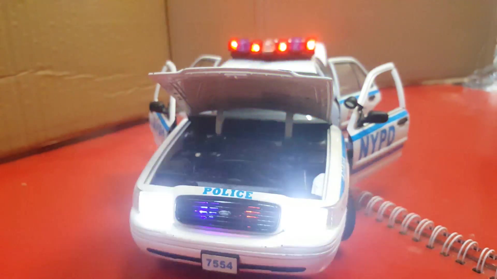 纽约警车模型灯光改装