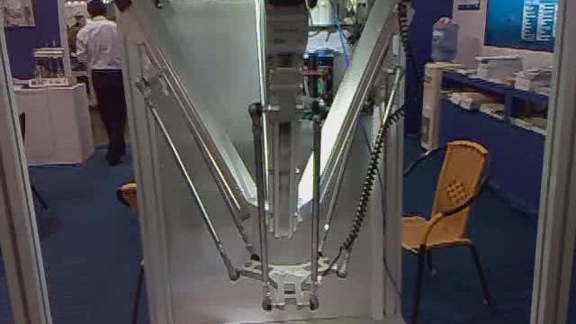 工厂流水线非标自动化设备装配的由三个步进电机模组组成的蜘蛛手