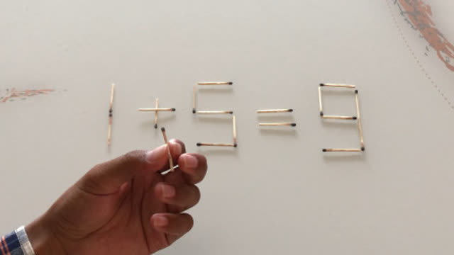 高智商的来,移动其中任一一根火柴使等式成立,我用了15秒,你呢