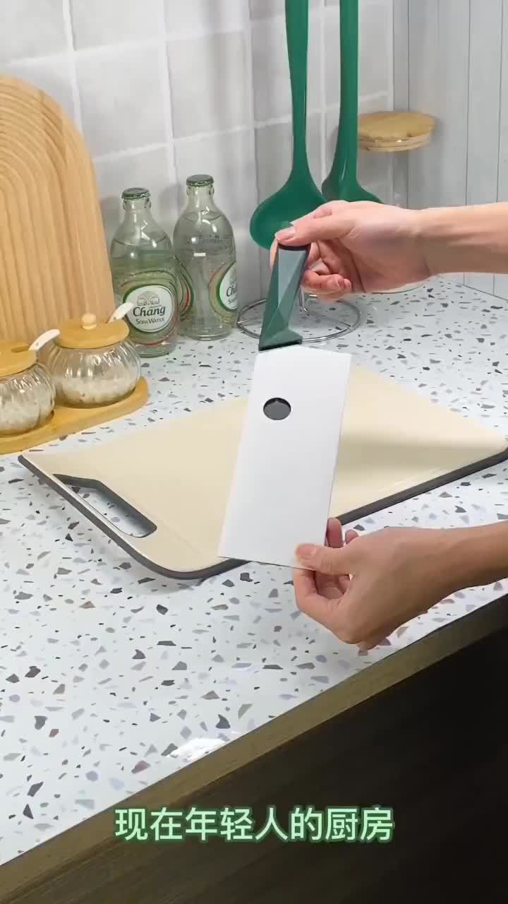 轻巧切菜刀,方便锋利,值得入手,关键便宜啊