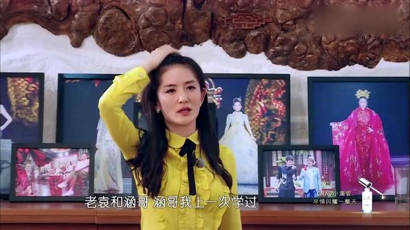 谢娜搞笑模仿秀,女神团膜拜谢娜,众人与宋小宝签名道别!